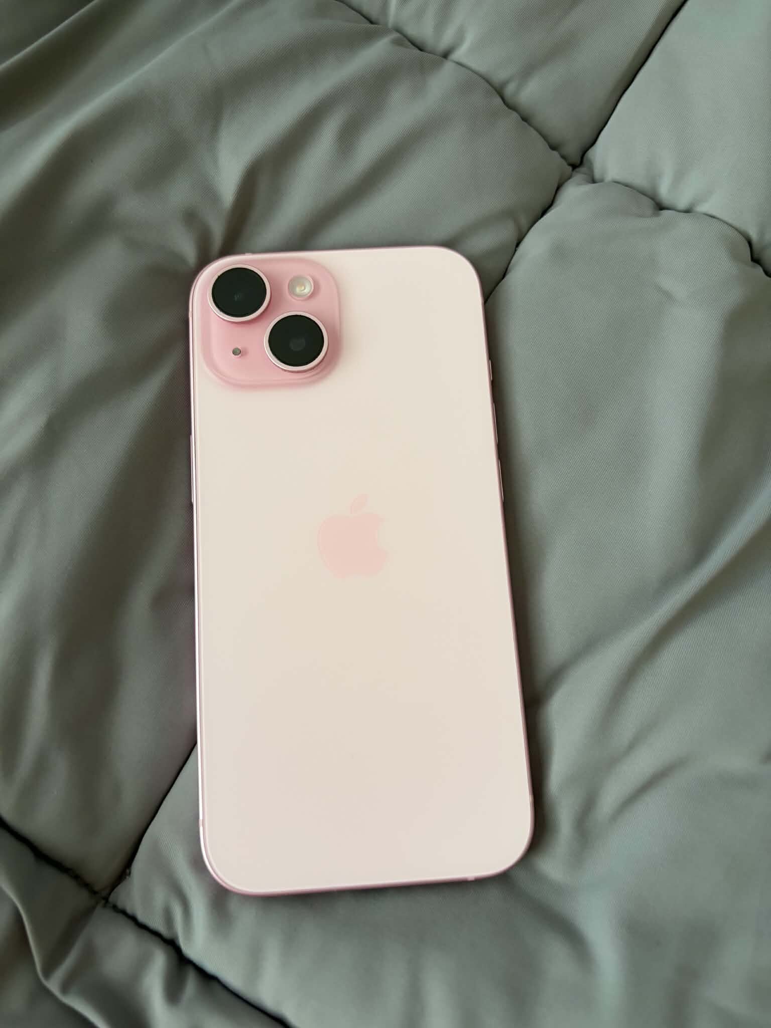 Selling - iPhone 15 pink 128gb for sale - RedFlagDeals.com Forums